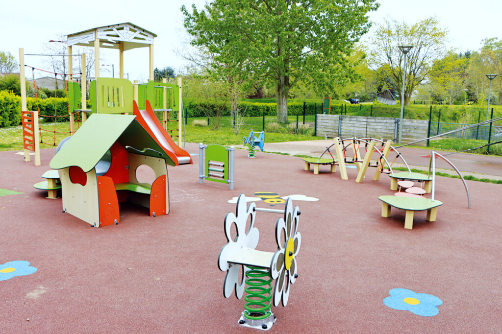 De nouvelles aires de jeux dans les parcs - Ville de Montfermeil